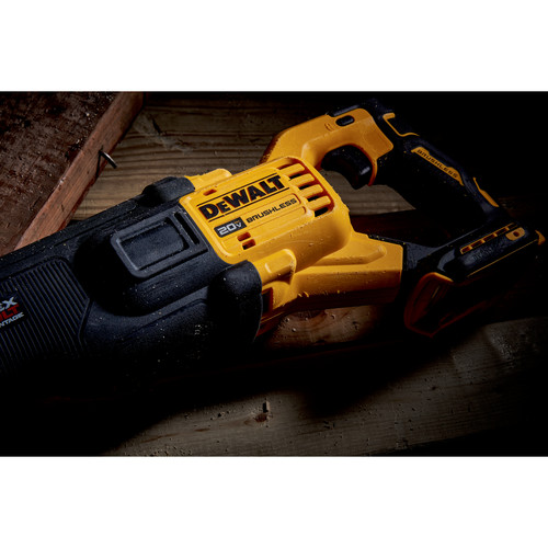 Dewalt 20V MAX Brushless Lithium-Ion Cordless Reciprocating Saw with ...